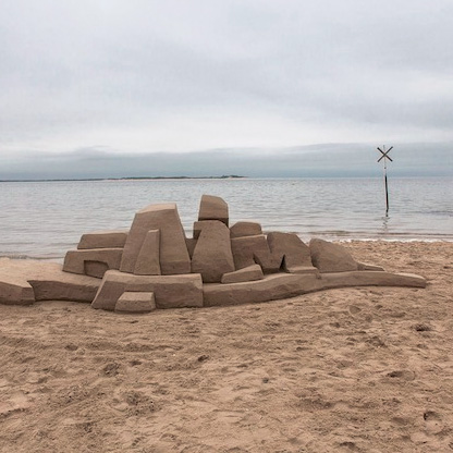 Tag Before the Tide: Temporary 3D Sand Graffiti by DAIM | Urbanist