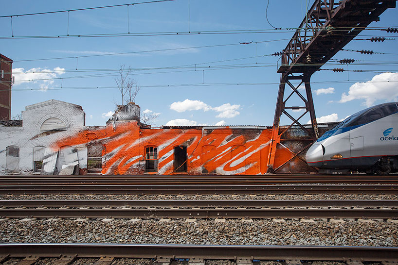 High-Speed Art: Murals Spray-Painted for Train Passengers - WebUrbanist