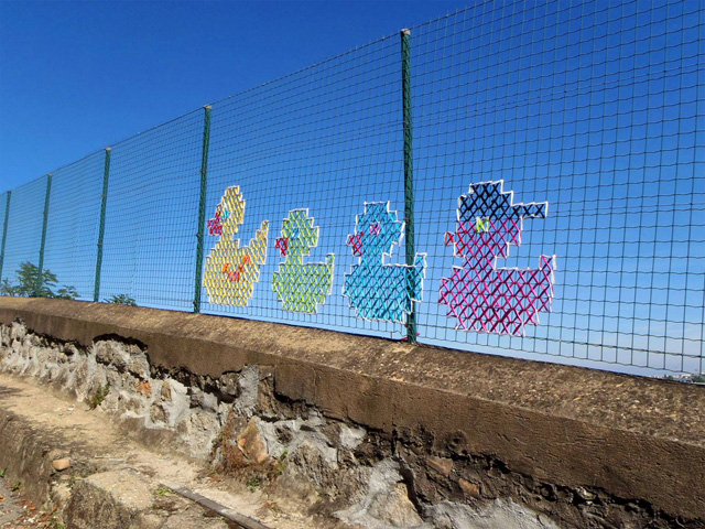 Urban X-Stitch: Street Artist Cross-Stitches Yarn on Fences | Urbanist