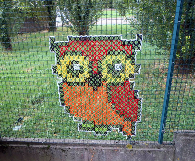Urban X-Stitch: Street Artist Cross-Stitches Yarn on Fences | Urbanist