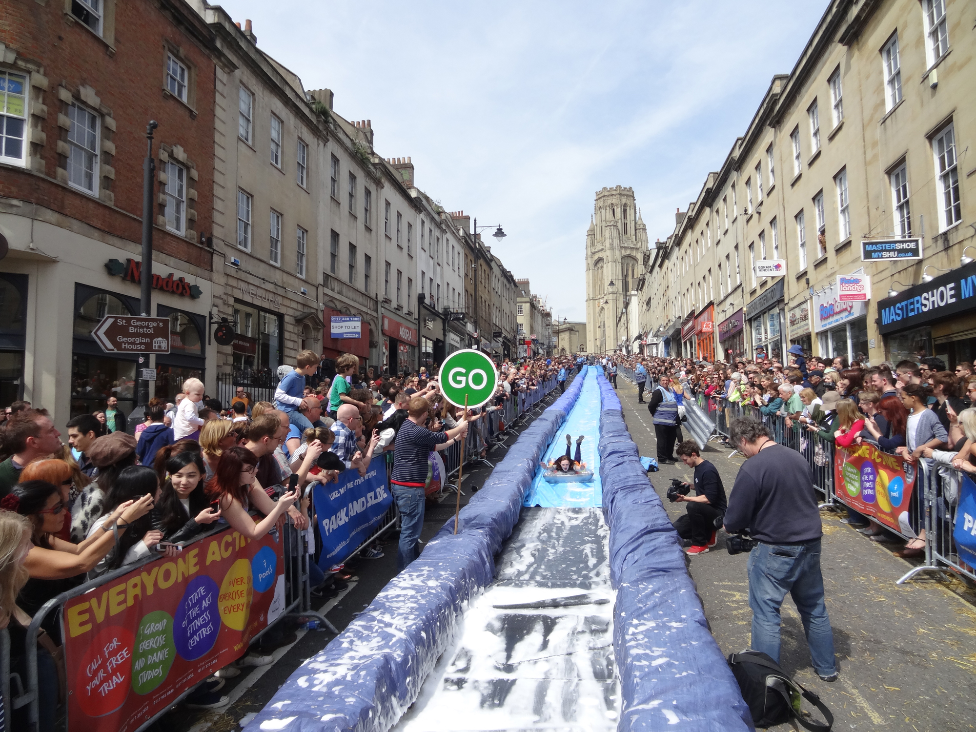 Park & Slide: 100,000 Sign Up to Slip 300 Feet Down a Street | Urbanist