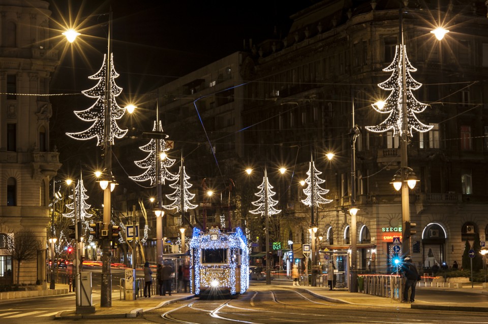 Time-Traveling Trams: 30,000 LED Lights Vanish Street Trains | Urbanist