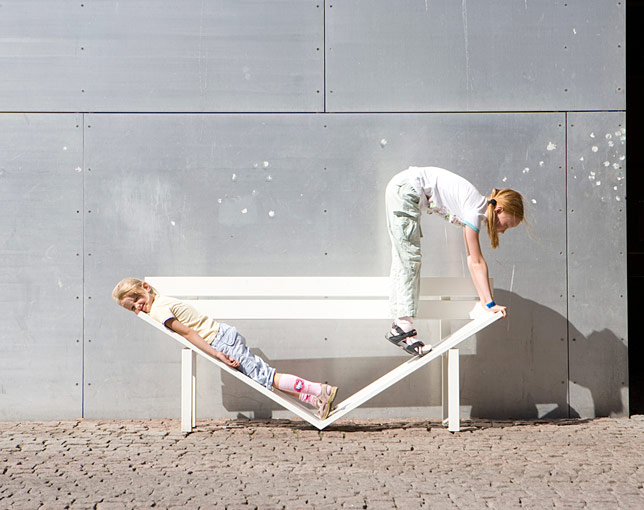 Social Seating: 14 Public Benches Foster Urban Interactions - WebUrbanist