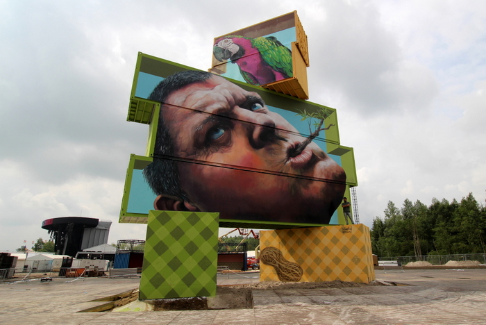 Cargo Canvases: 6 Street Artists Paint 22 Stacked Containers | Urbanist