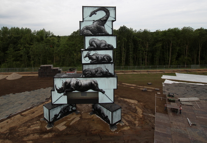 Cargo Canvases: 6 Street Artists Paint 22 Stacked Containers | Urbanist