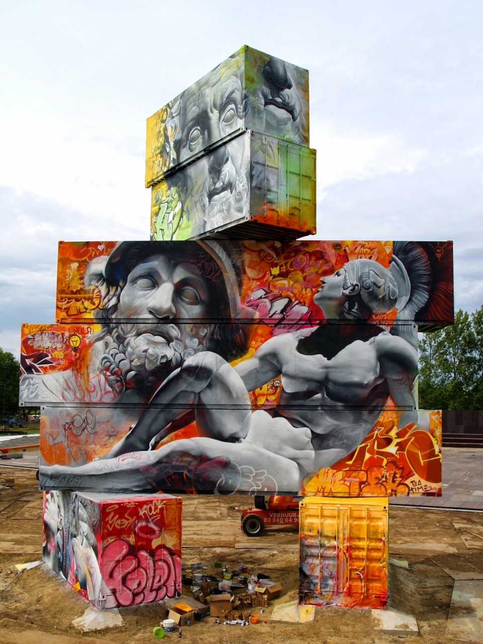 Cargo Canvases: 6 Street Artists Paint 22 Stacked Containers | Urbanist