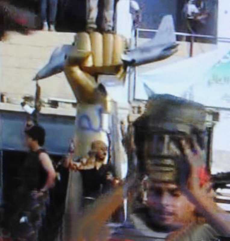 Scattered Marbles: 10 Smashed, Bashed & Trashed Statues - WebUrbanist