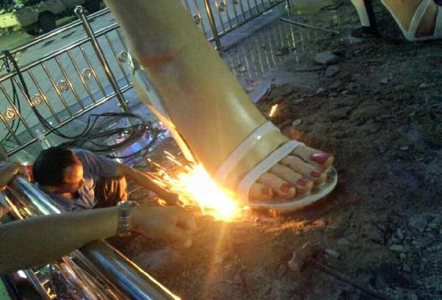 Scattered Marbles: 10 Smashed, Bashed & Trashed Statues - WebUrbanist