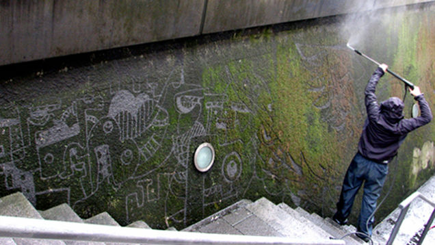 Guerrilla Moss Graffiti: 8-Step DIY Guide to Green Wall Art | Urbanist