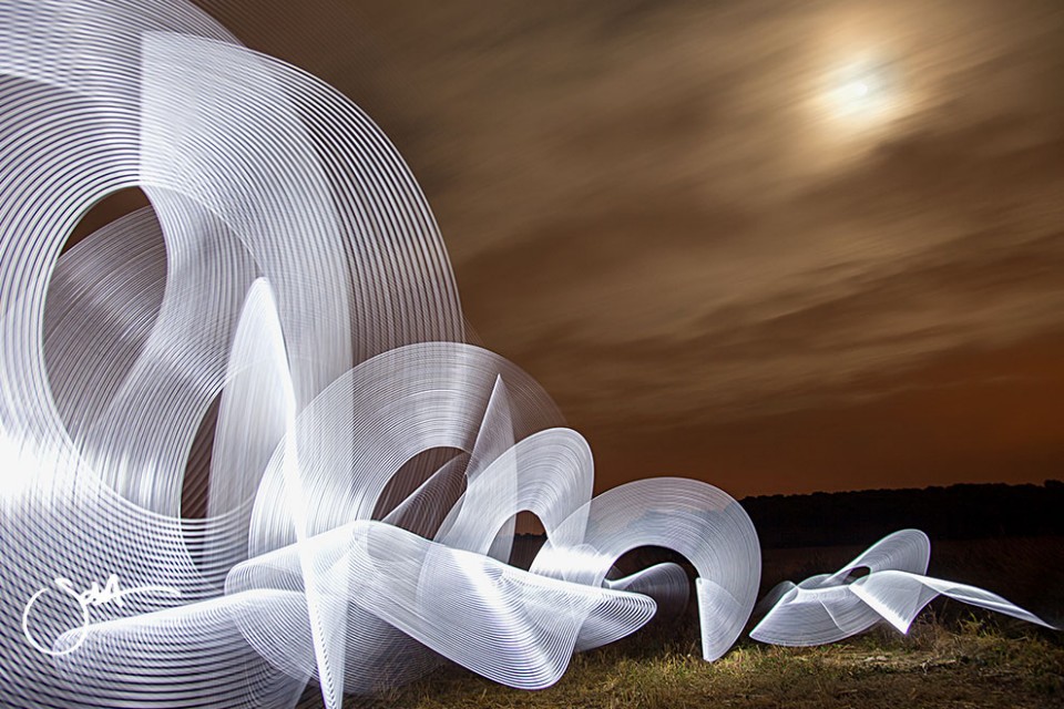Phantom Monuments: Haunting Works of Light Graffiti by Sola - WebUrbanist