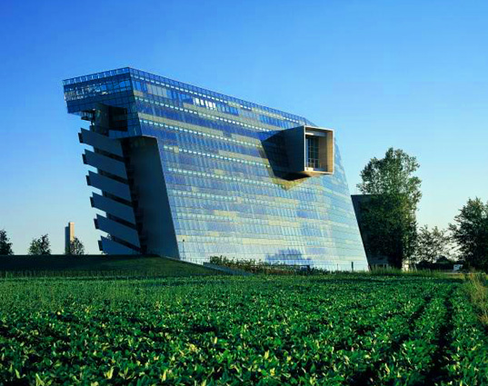 Balancing Buildings: 14 Structures that Seem to Defy Gravity - WebUrbanist