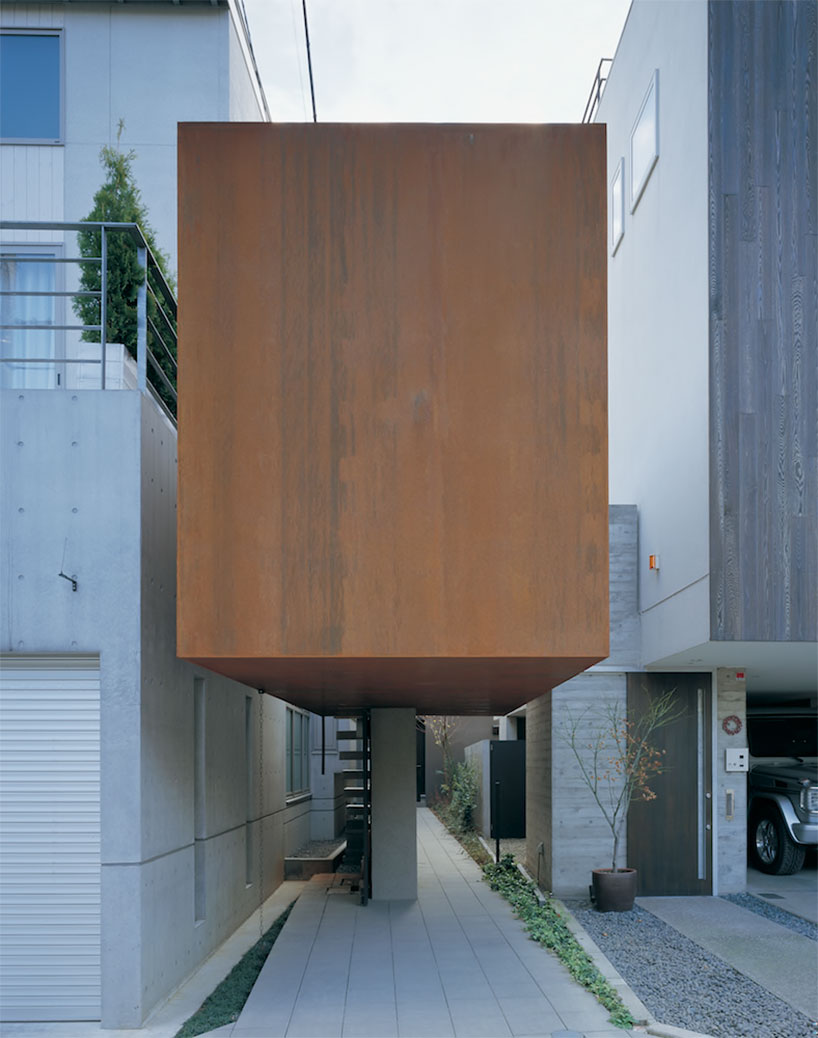 Balancing Buildings: 14 Structures that Seem to Defy Gravity - WebUrbanist