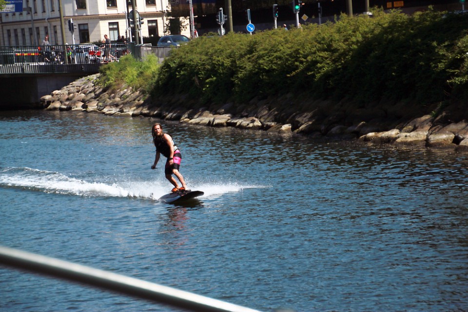 Surfing Without Waves: Electric Wakeboard Powers Itself | Urbanist