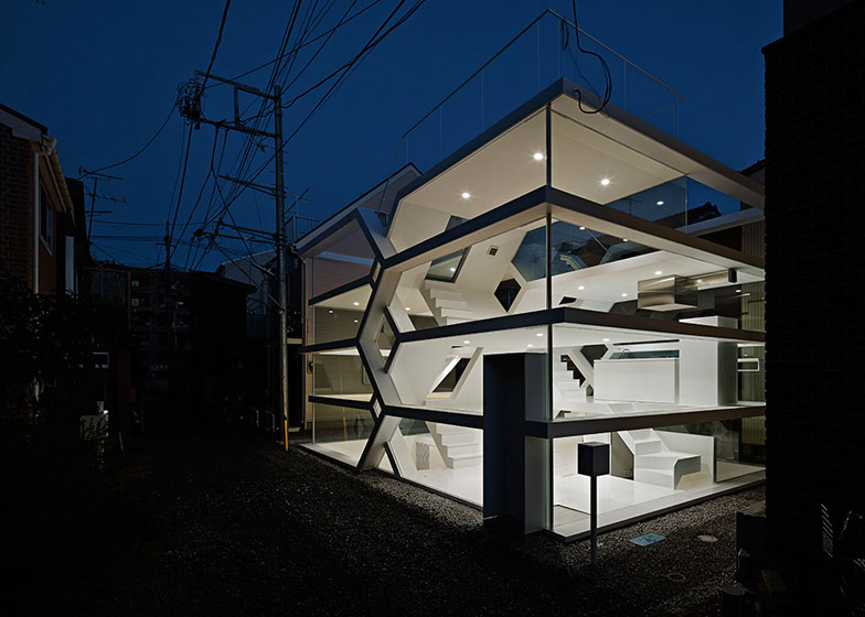 Transparent Home: Glass Dwelling Puts Urban Life on Display | Urbanist