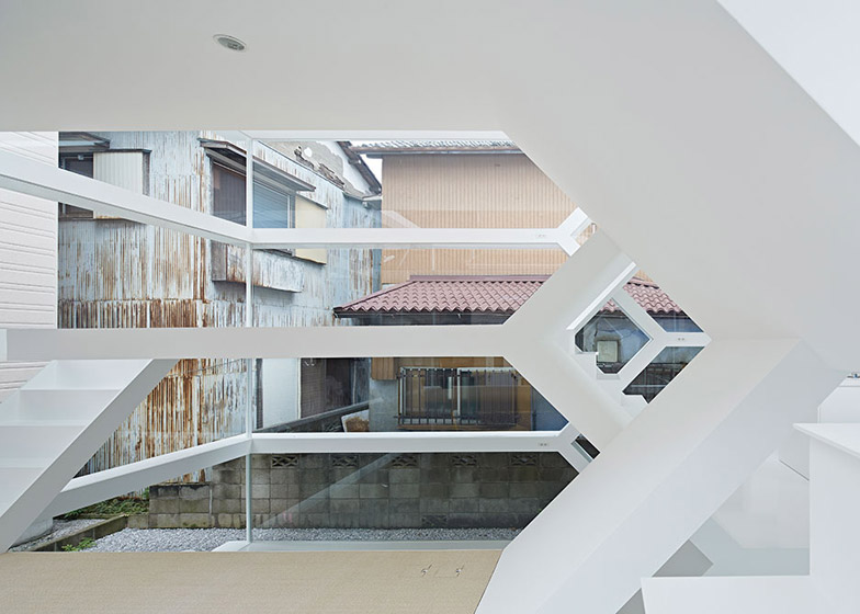 Transparent Home: Glass Dwelling Puts Urban Life on Display | Urbanist