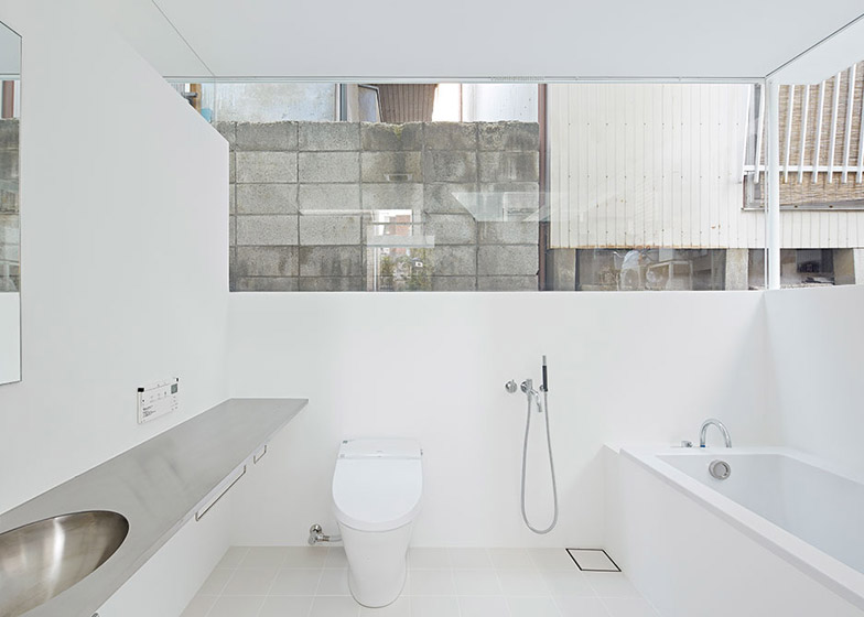 Transparent Home: Glass Dwelling Puts Urban Life on Display | Urbanist