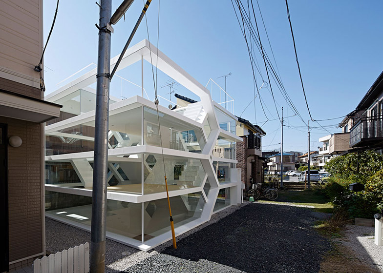 Transparent Home: Glass Dwelling Puts Urban Life on Display | Urbanist