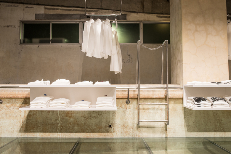 Shop in a Swimming Pool: Neglected Space Turned into a Store - WebUrbanist