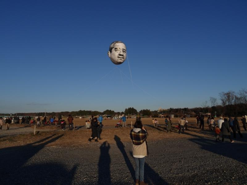 That’s No Moon: Artists Launch Huge Human Head Balloon - WebUrbanist