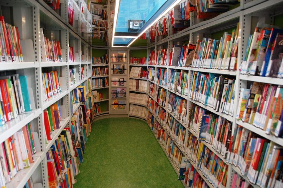 Mobile Pop-Up Libraries: 12 Temporary & Traveling Book Lenders | Urbanist