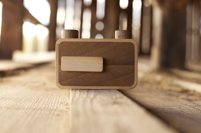 Wired Wood: 13 Handmade Versions of Electronic Gadgets | Urbanist