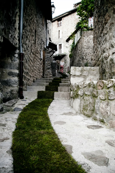 Street Art Lives: 13 Installations that Interact with Nature | Urbanist