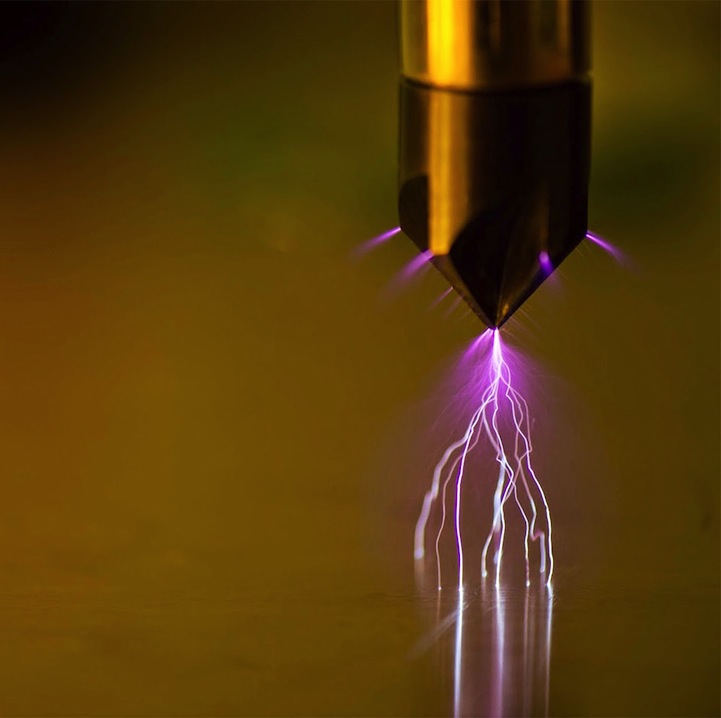 Tesla Thunderstorms: Miniature Bolts of Man-Made Lightning - WebUrbanist