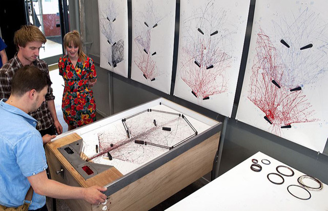 Drawing Machines: 13 Rivetingly Creative Art-Making Robots - WebUrbanist