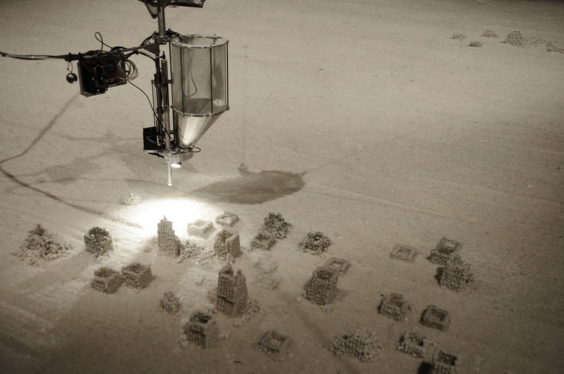 Drawing Machines: 13 Rivetingly Creative Art-Making Robots | Urbanist