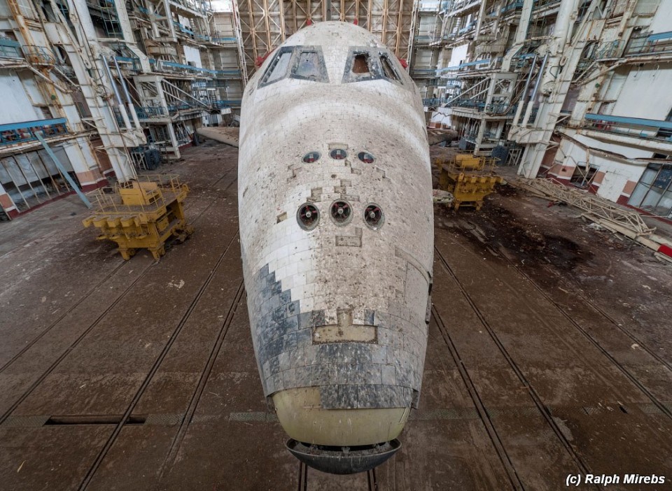 Abandoned Ship: Spacecraft Discovered in Huge Derelict Hangar | Urbanist