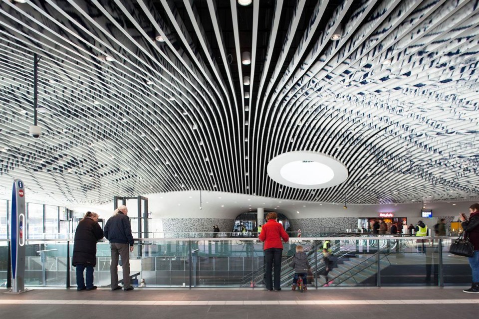 Do Look Up: 14 Dazzling Modern Ceiling Designs - WebUrbanist