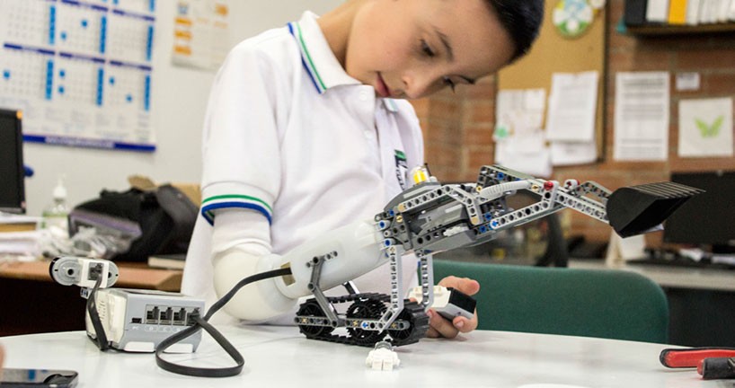 Lego Limb: Bionic Arm for Kids Makes Prosthetics Playful - WebUrbanist
