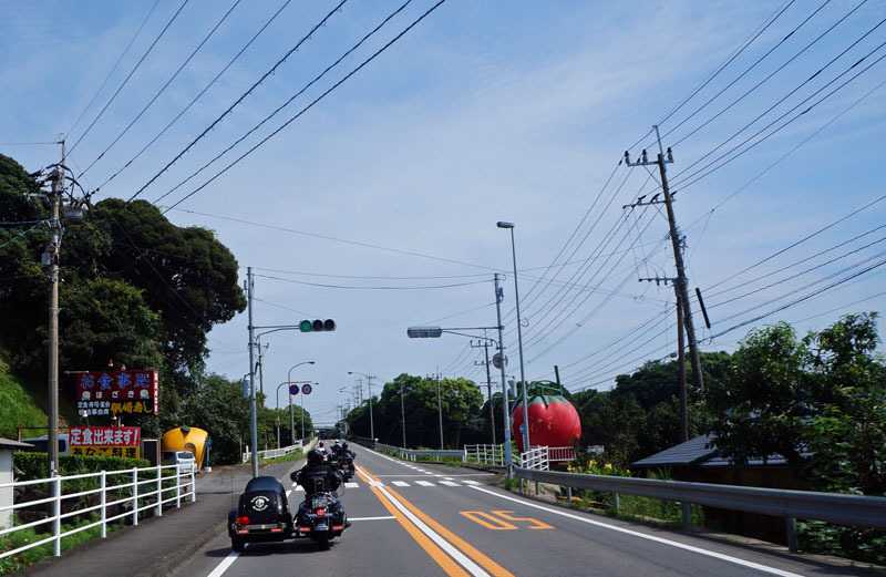 Sweet Transit: Japan’s Cute Fruit-Shaped Bus Stops - WebUrbanist
