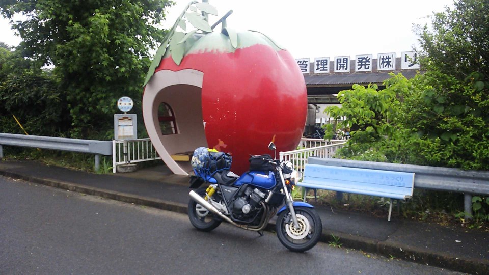 Sweet Transit: Japan’s Cute Fruit-Shaped Bus Stops - WebUrbanist
