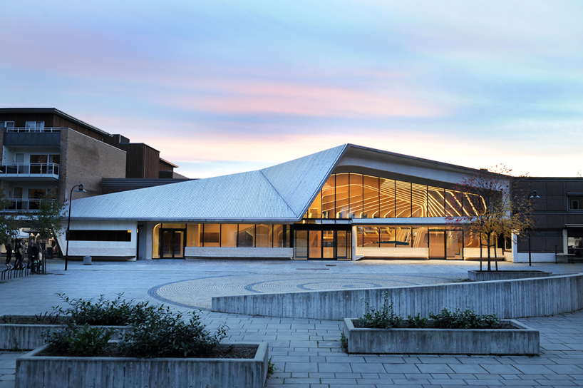 Room to Read in a Digital World: 14 Modern Library Designs | Urbanist