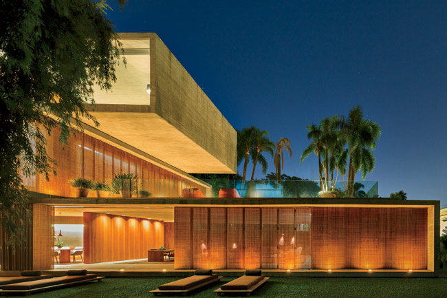 Blurring Boundaries: 14 Modern Houses That Open to the Air | Urbanist