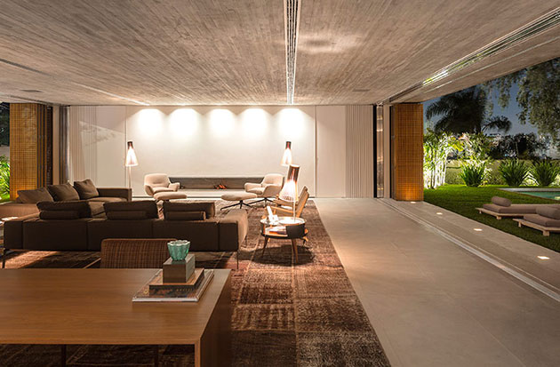 Blurring Boundaries: 14 Modern Houses That Open to the Air - WebUrbanist