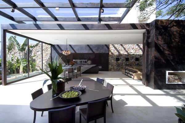 Blurring Boundaries: 14 Modern Houses That Open to the Air | Urbanist