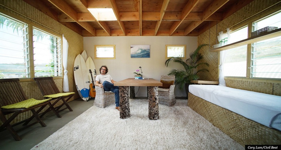 Form Follows Treehouse: Tiny Green Canopy Home Tops Wood Trunk | Urbanist