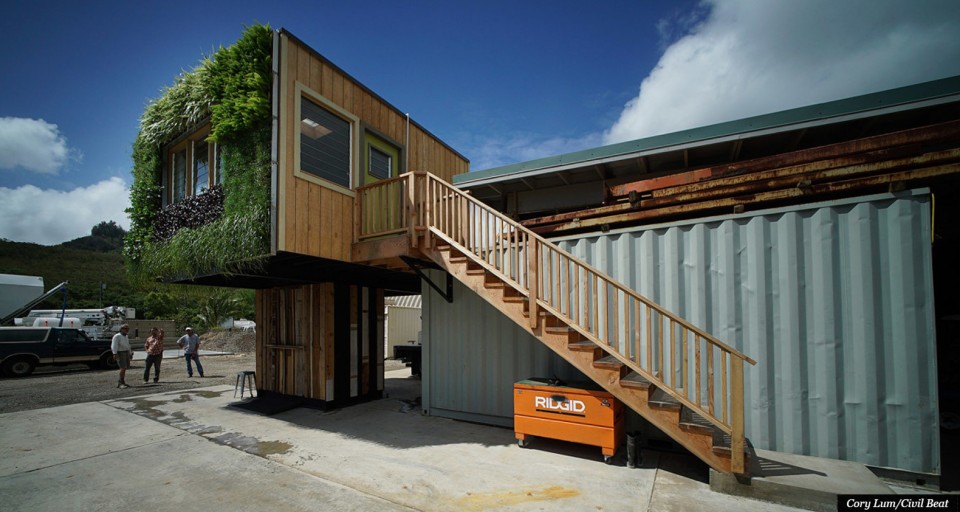 Form Follows Treehouse: Tiny Green Canopy Home Tops Wood Trunk | Urbanist