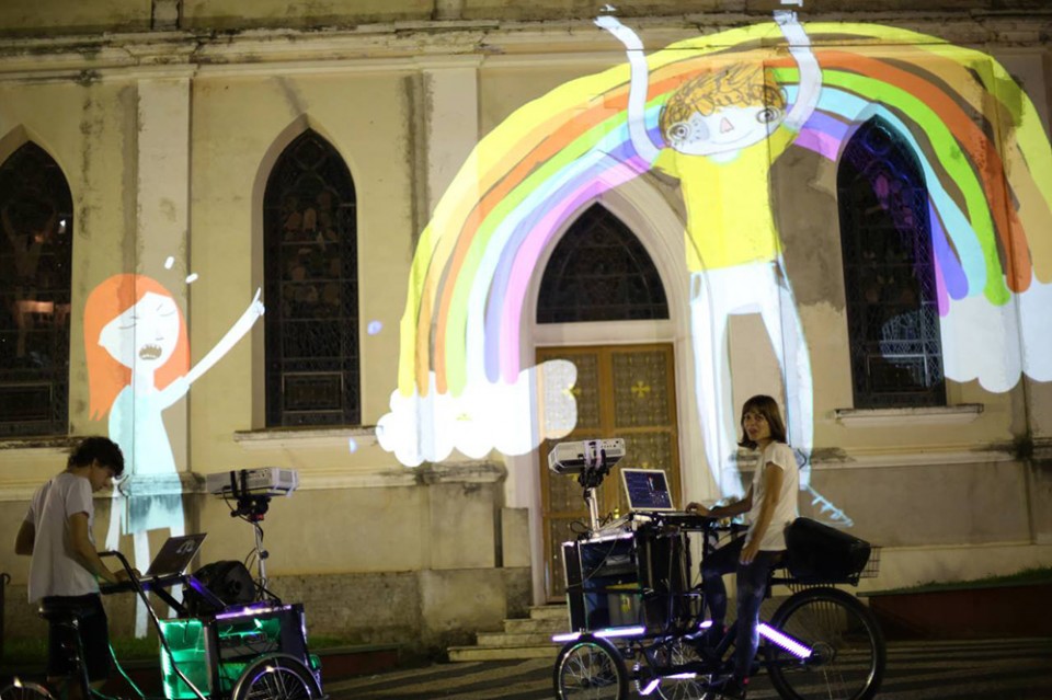Audiovisual Trikes: Portable Projections Animate City Streets - WebUrbanist