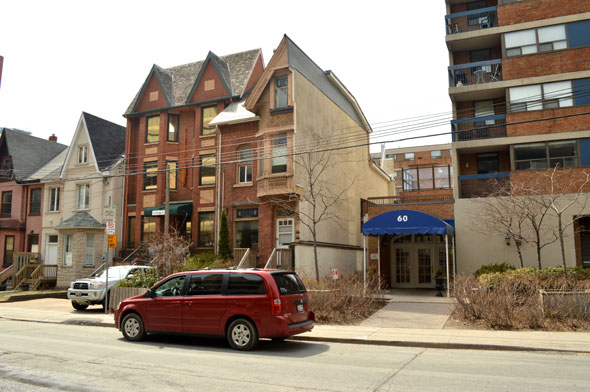Halfway House: Townhouse Duplex Split Straight Down the Middle | Urbanist