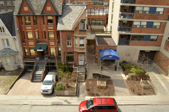 Halfway House: Townhouse Duplex Split Straight Down the Middle | Urbanist