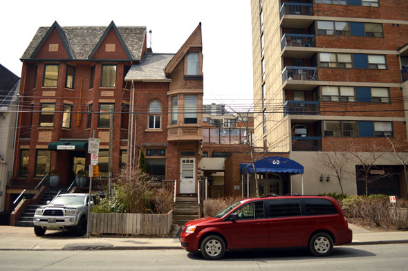 Halfway House: Townhouse Duplex Split Straight Down the Middle | Urbanist