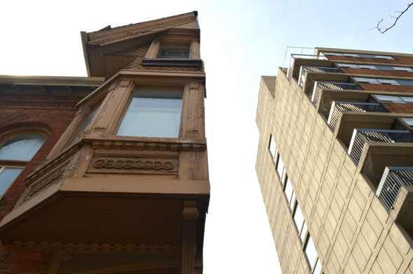 Halfway House: Townhouse Duplex Split Straight Down the Middle | Urbanist