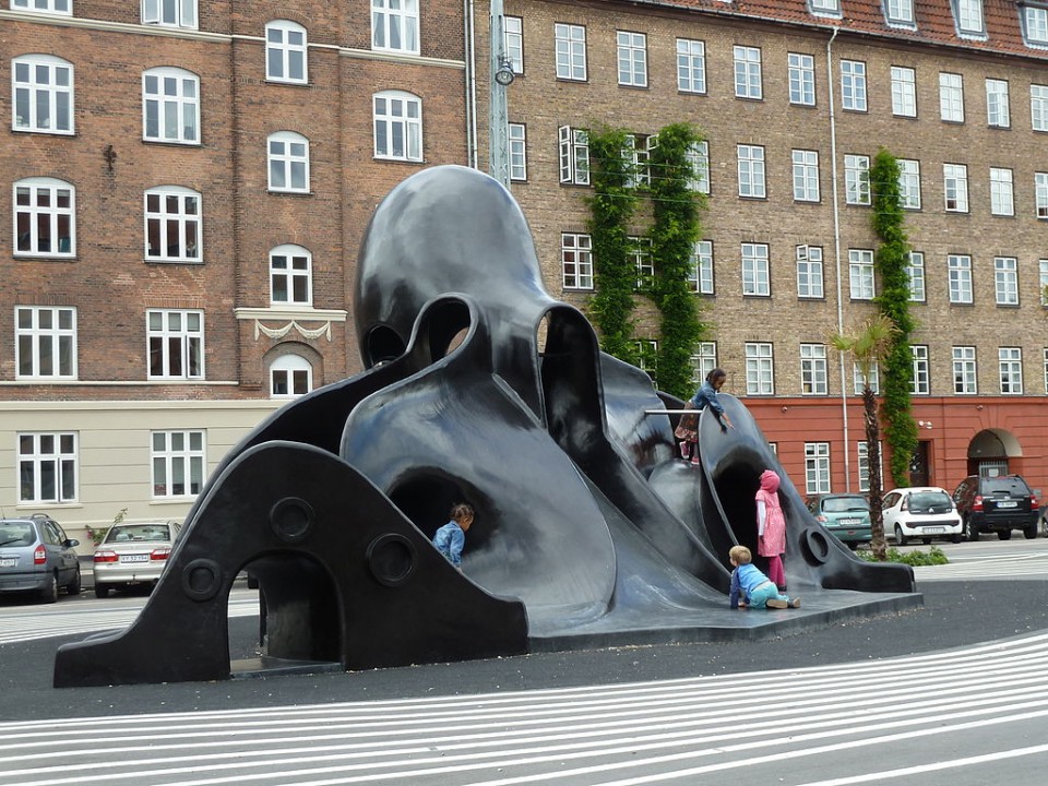 Suckers! Japan’s Ubiquitous Octopus Playground Slides | Urbanist