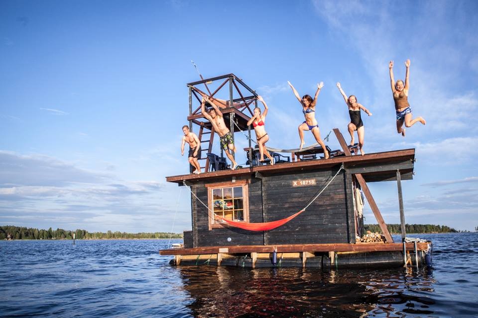 Super-Deluxe Swim Platform: Rent This DIY Floating Sauna | Urbanist