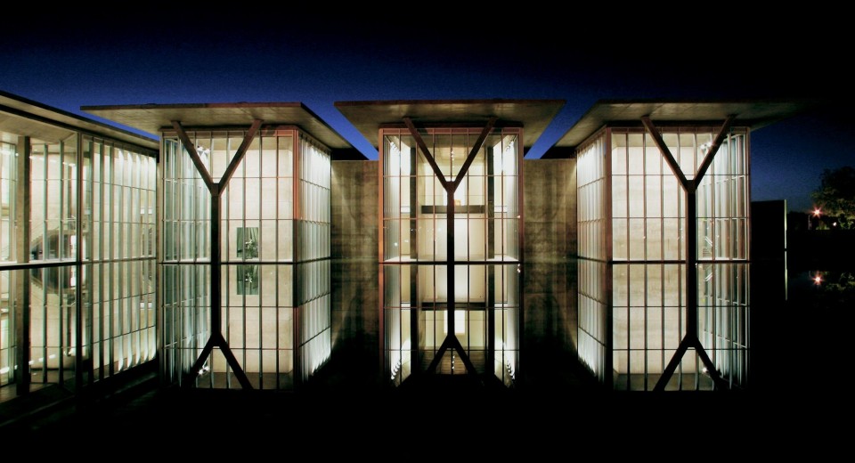Architecture with Nothing to Hide: 13 Glass Box Buildings | Urbanist