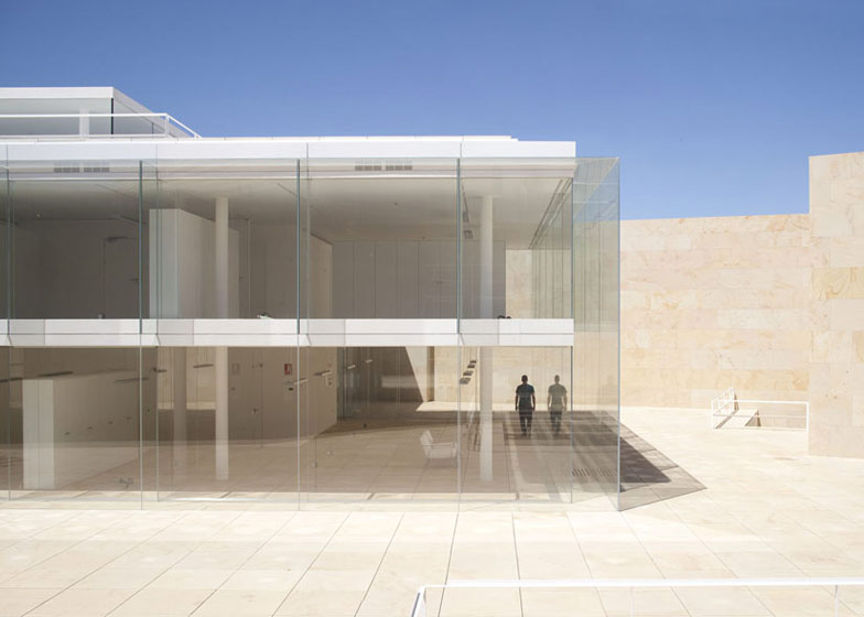 Architecture with Nothing to Hide: 13 Glass Box Buildings | Urbanist