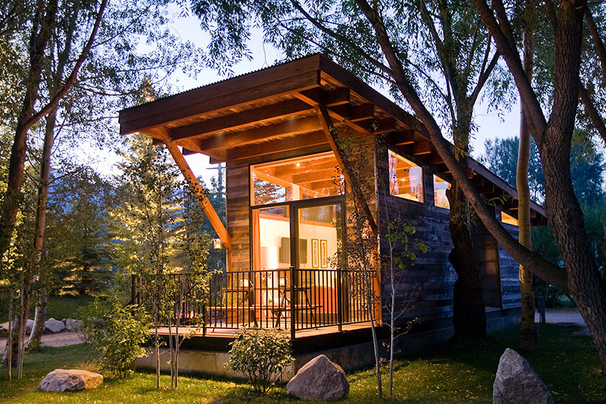 Mobile Cabins: Go Off Grid in These 12 Rustic Modern Designs | Urbanist